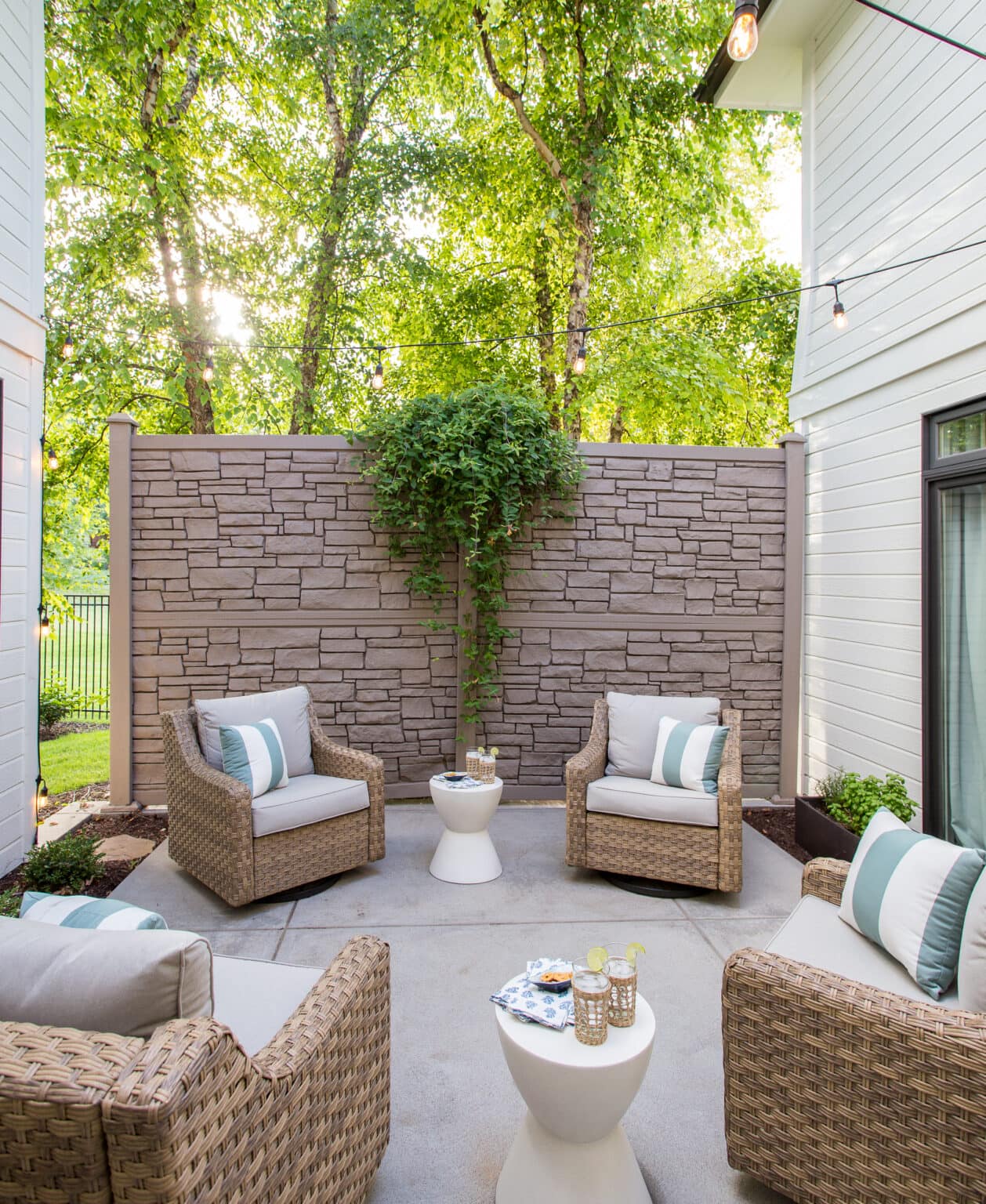 Outdoor Courtyard Refresh - Life On Virginia Street